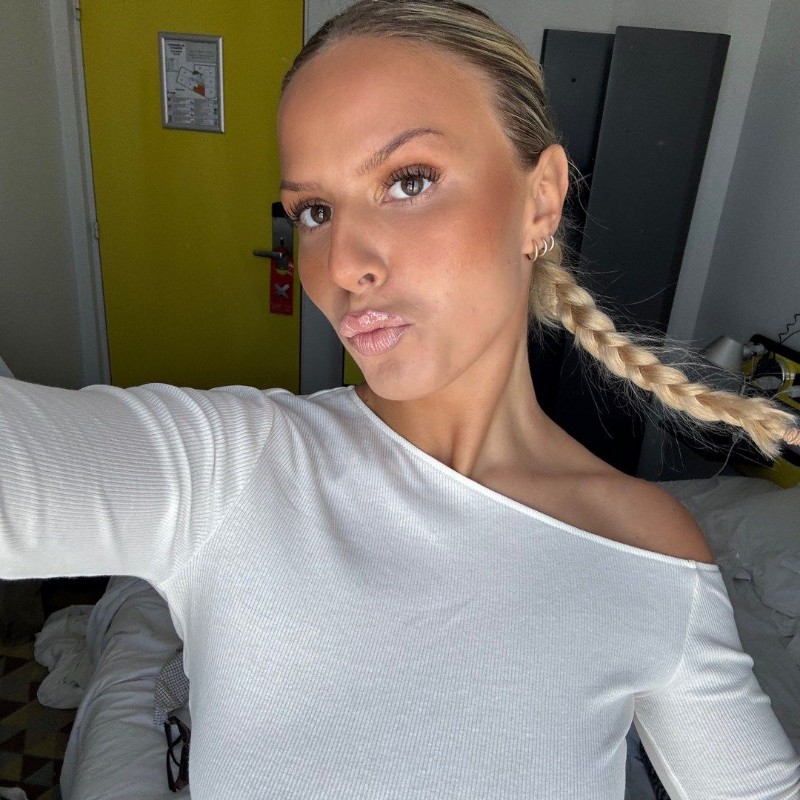 Perla Rainey Malmberg (@perlabeliz) | Snapchat Stories, Spotlight & Lenses