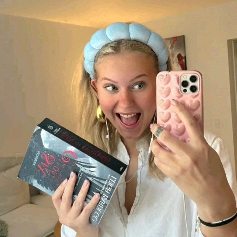 ashleigh-ann reads (@petreabooks) | Snapchat Stories, Spotlight & Lenses