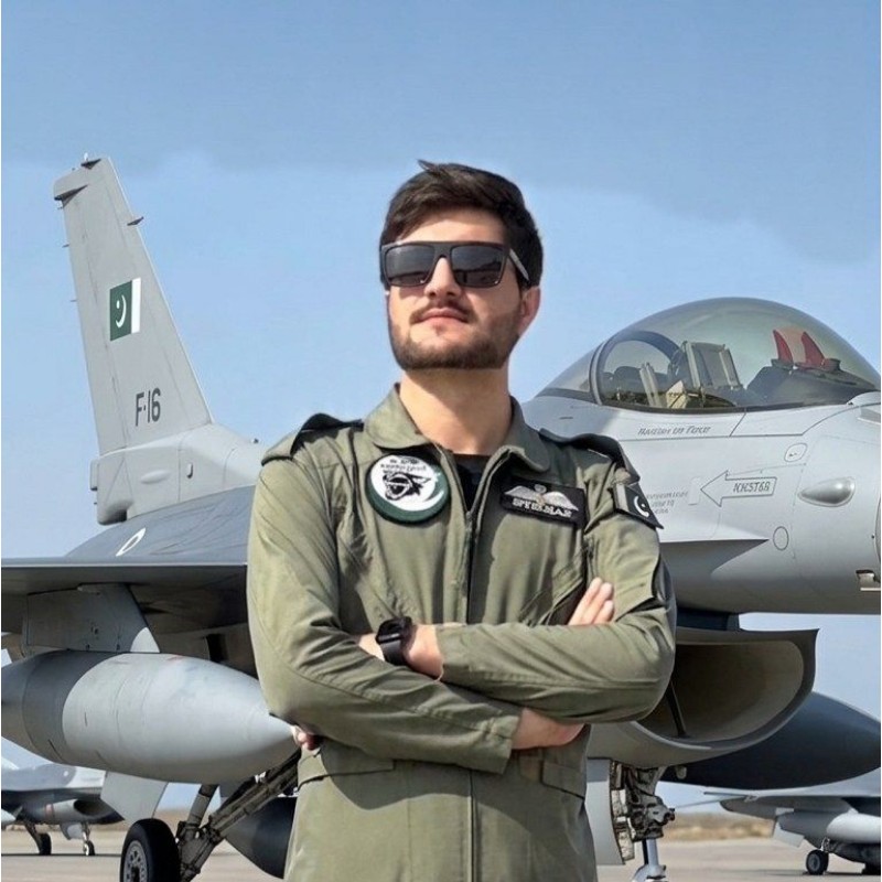 Pilot 🛫 Iftikhar (@pilotiftikhar) | Snapchat Stories, Spotlight & Lenses