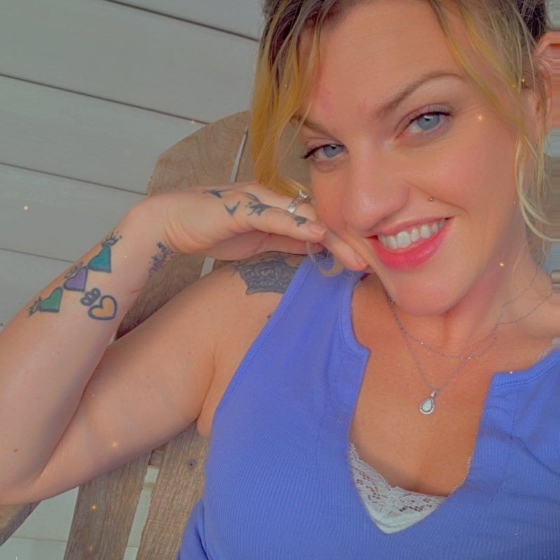 Stefaine Arp (@pinkalienpunch) | Snapchat Stories, Spotlight & Lenses
