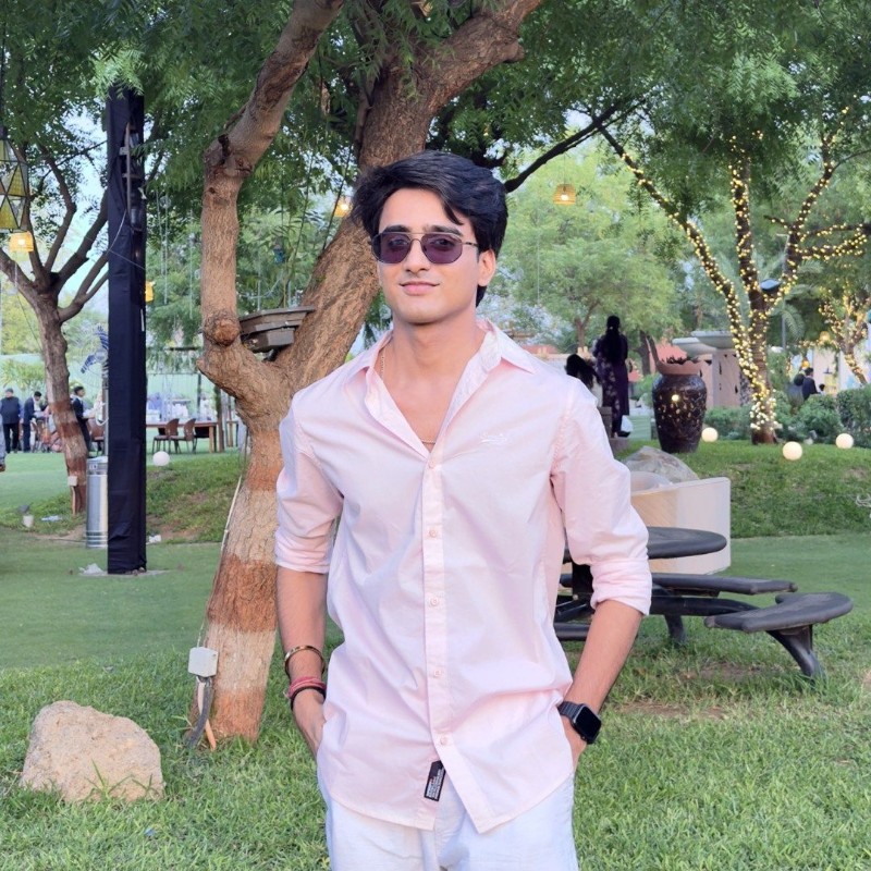 Prateek Kaushik (@prateekka_snap) | Snapchat Stories, Spotlight & Lenses