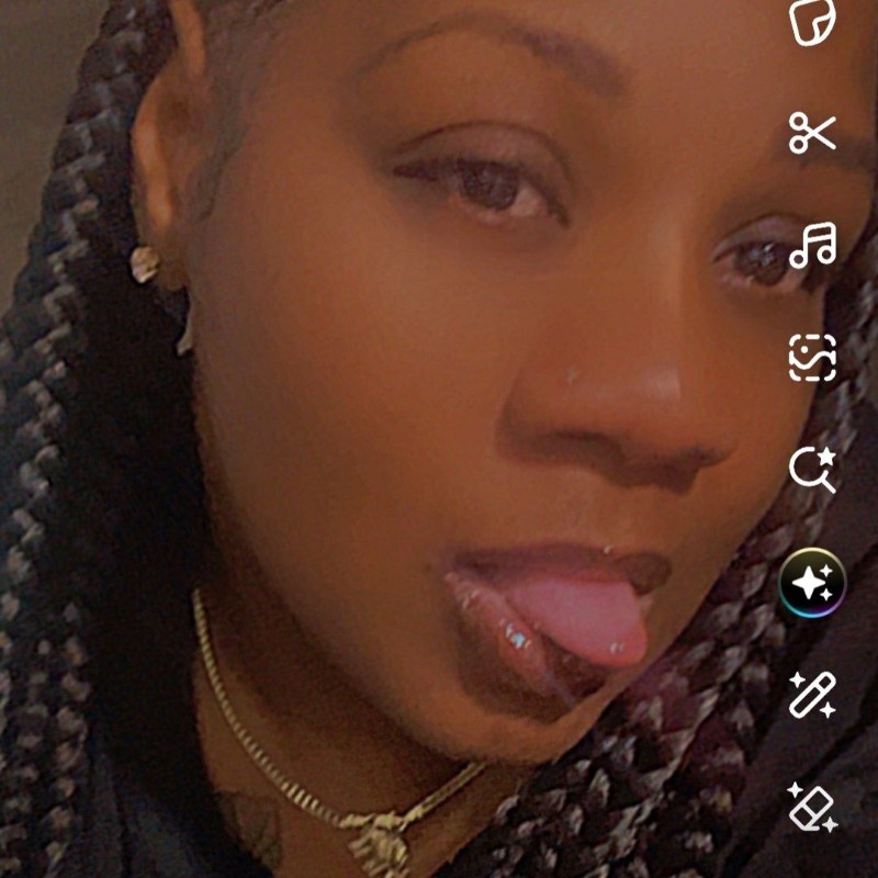 Felicia (@prettiewalton) | Snapchat Stories, Spotlight & Lenses