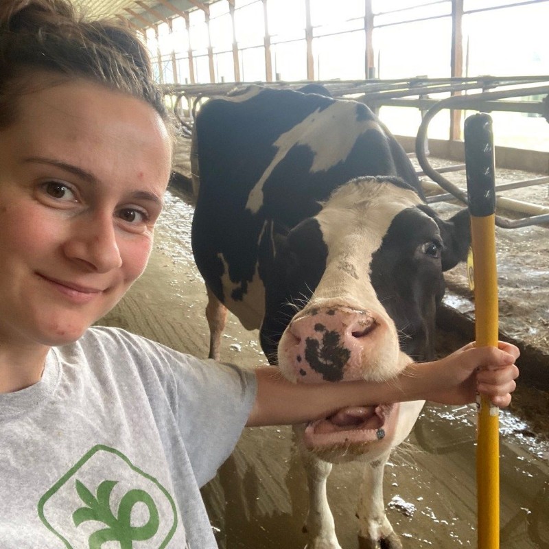 Q and Her Cows (@q_andhercows) | Snapchat Stories, Spotlight & Lenses