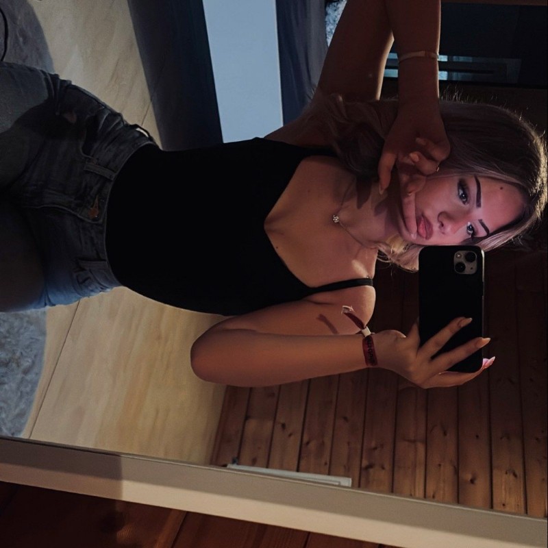 laura (@qlr.lauraaa) | Snapchat Stories, Spotlight & Lenses