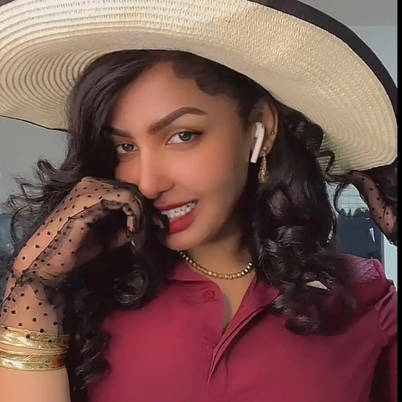 Queen ملكة 👸 (@queenzaineb9) | Snapchat Stories, Spotlight & Lenses