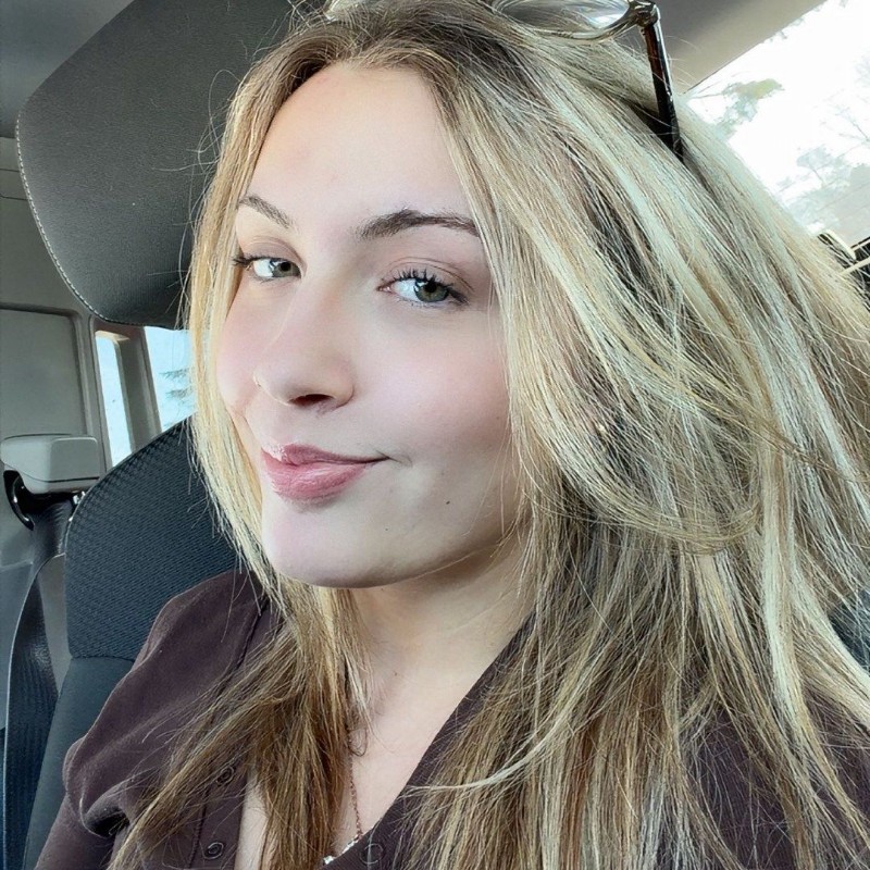 Rachel Kroll (@racheljkroll) | Snapchat Stories, Spotlight & Lenses