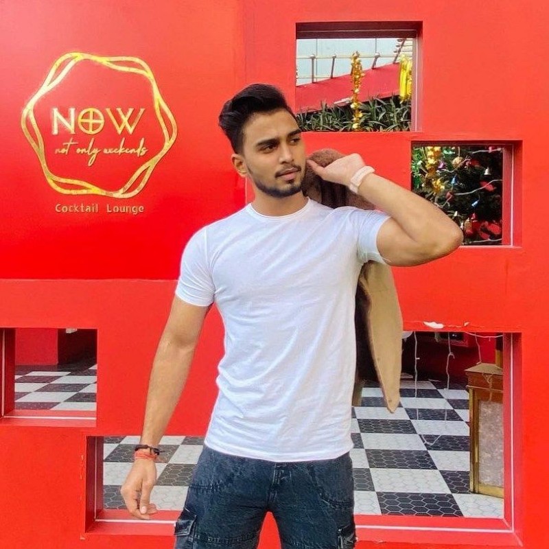 Rahul Aggarwal (@rahullll1221) | Snapchat Stories, Spotlight & Lenses