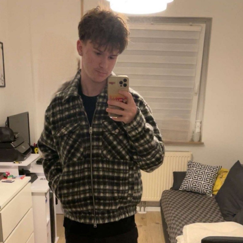 Raphael Benik (@raphael-4k) | Snapchat Stories, Spotlight & Lenses