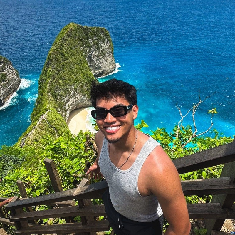 Rey Colobong (@rcolobongg) | Snapchat Stories, Spotlight & Lenses