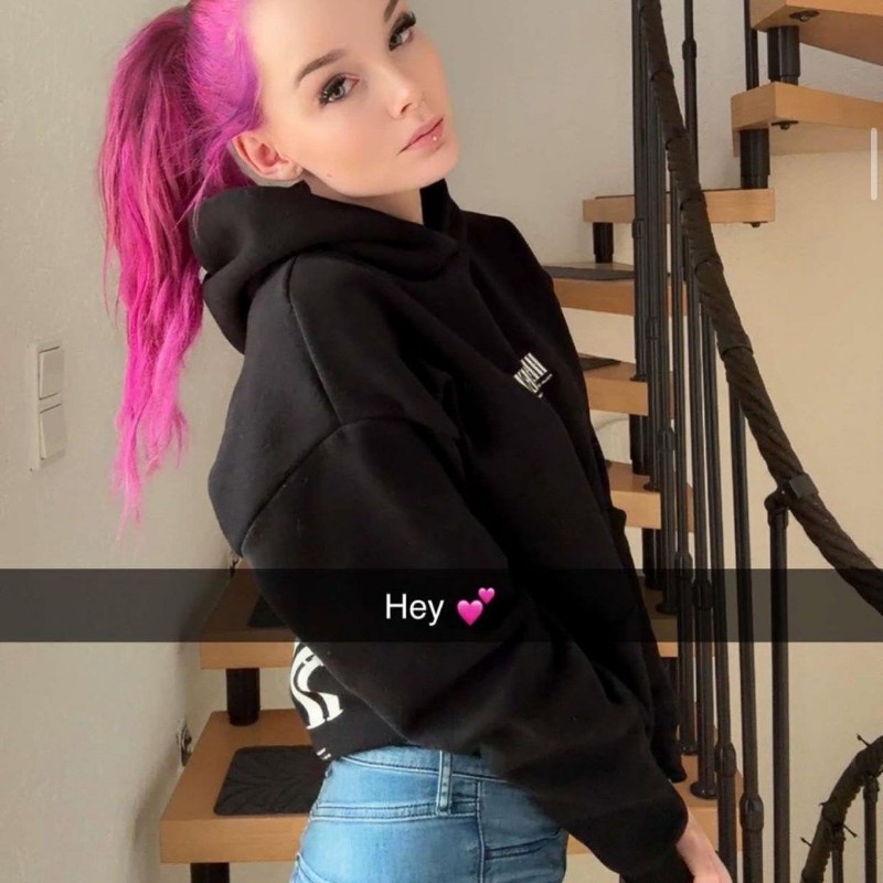 Jenny (@realjennyxh) | Snapchat Stories, Spotlight & Lenses