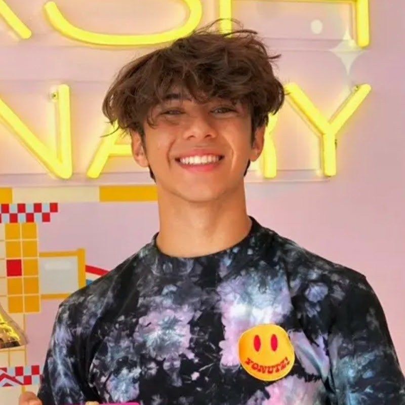 Yoangelolo (@realyoangelolo) | Snapchat Stories, Spotlight & Lenses