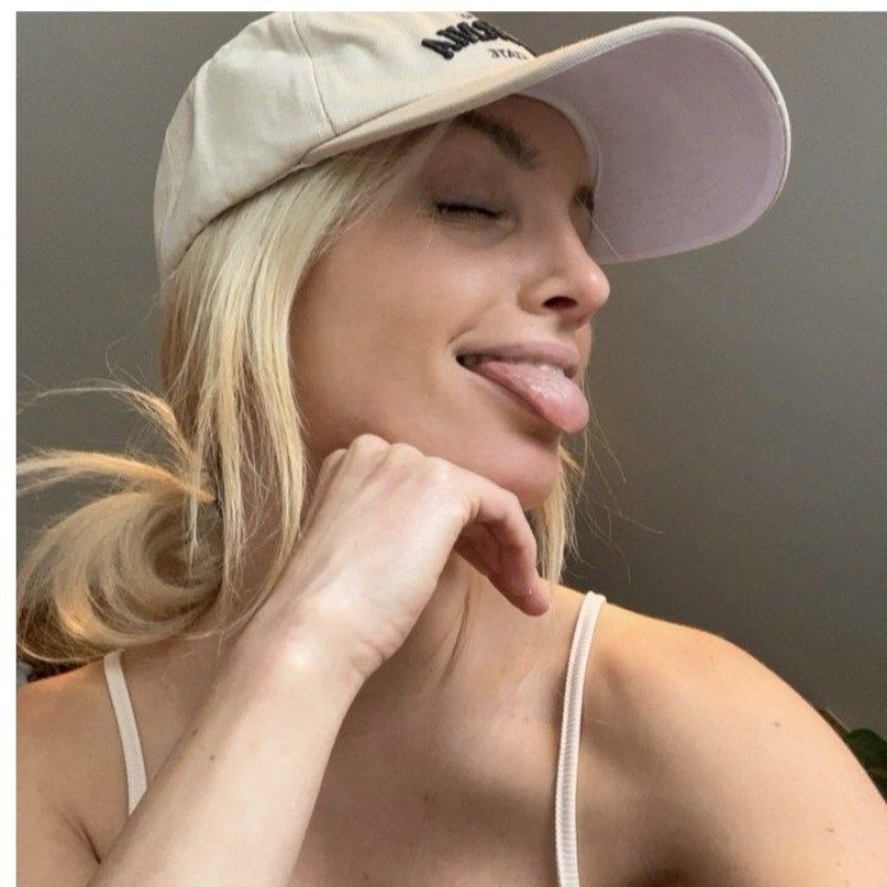 Rebecca Amalia (@rebeccaxamalia) | Snapchat Stories, Spotlight & Lenses