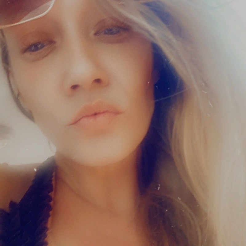 Tiffany Holt (@redneckbarbeee) | Snapchat Stories, Spotlight & Lenses