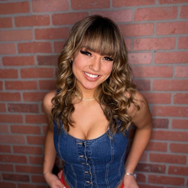 Renee (@renee.wold) | Snapchat Stories, Spotlight & Lenses