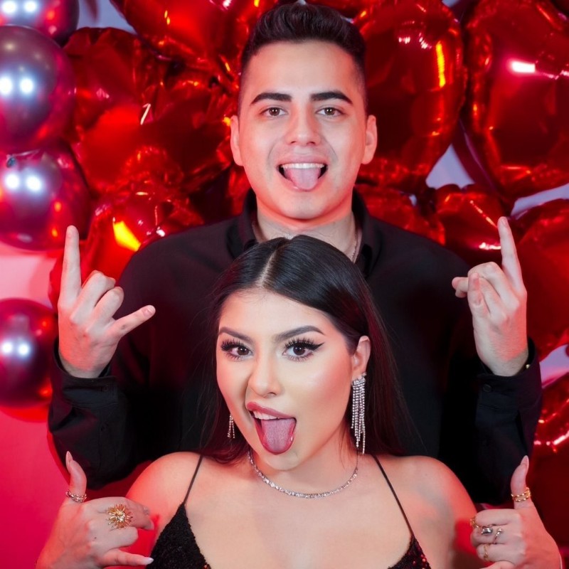 Jen & Miguel (@retomiguell) | Snapchat Stories, Spotlight & Lenses