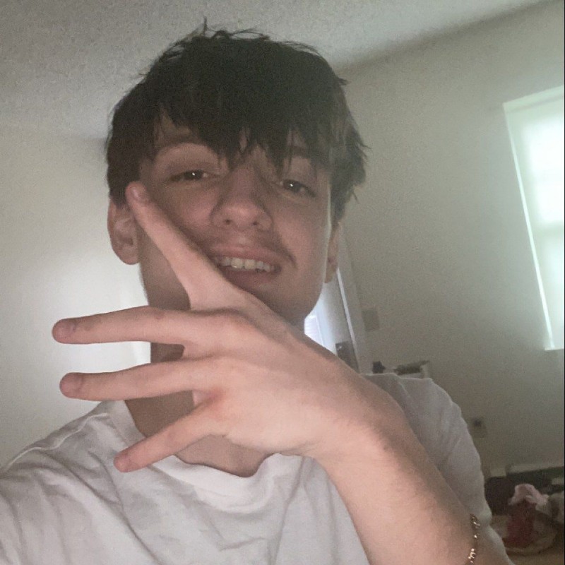 Richard C (@richie_zooted) | Snapchat Stories, Spotlight & Lenses