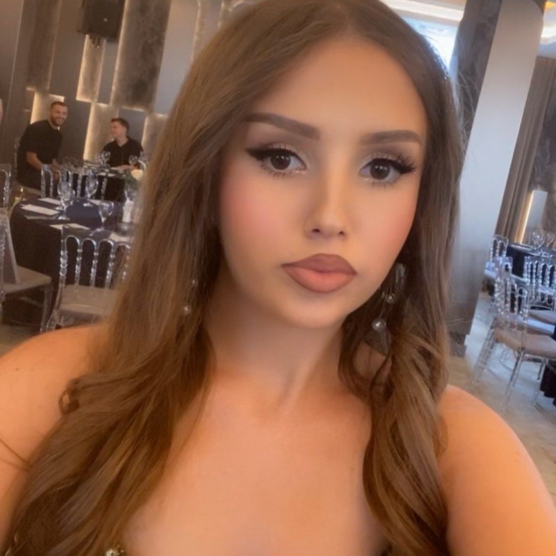 Rina Miftari (@riinamiftari) | Snapchat Stories, Spotlight & Lenses