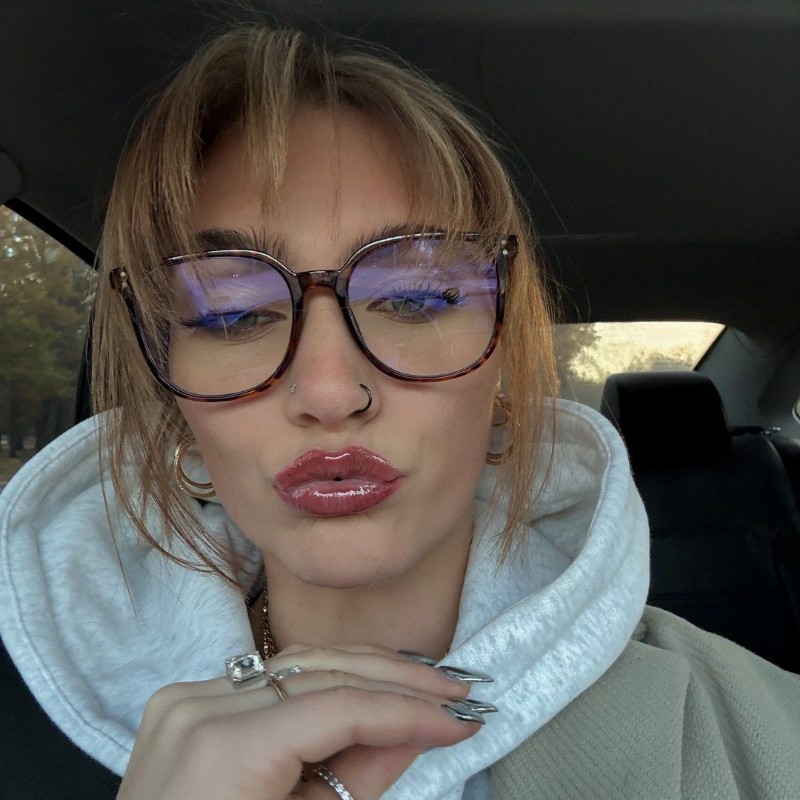 riley simmons (@riley.simmonsss) | Snapchat Stories, Spotlight & Lenses