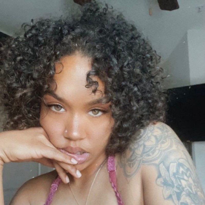 Riyah 💋 (@riyah) | Snapchat Stories, Spotlight & Lenses