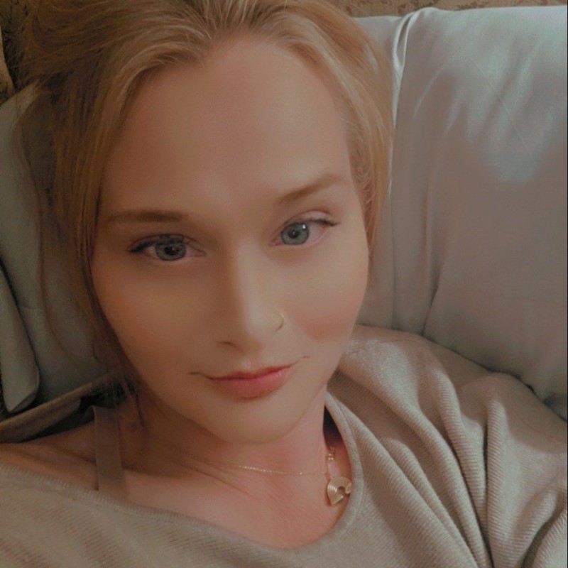 Robyn DeLong (@robyndelong) | Snapchat Stories, Spotlight & Lenses