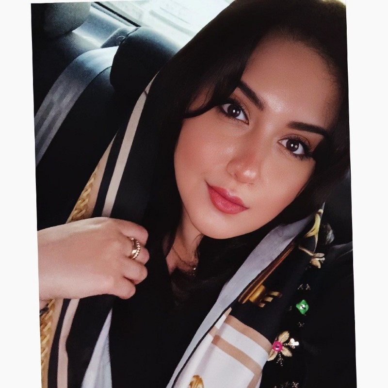 Roghaye Esfandiari (@roghaye9978) | Snapchat Stories, Spotlight & Lenses