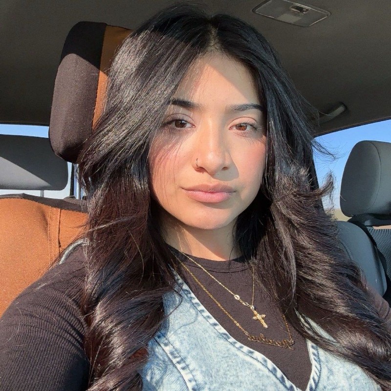 Rose Alvarez (@rosalvaaxo) | Snapchat Stories, Spotlight & Lenses