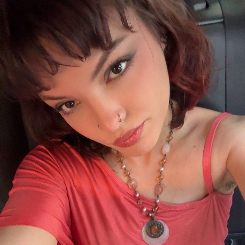 Rose 🏴󠁧󠁢󠁳󠁣󠁴󠁿 (@rosearnold) | Snapchat Stories, Spotlight & Lenses