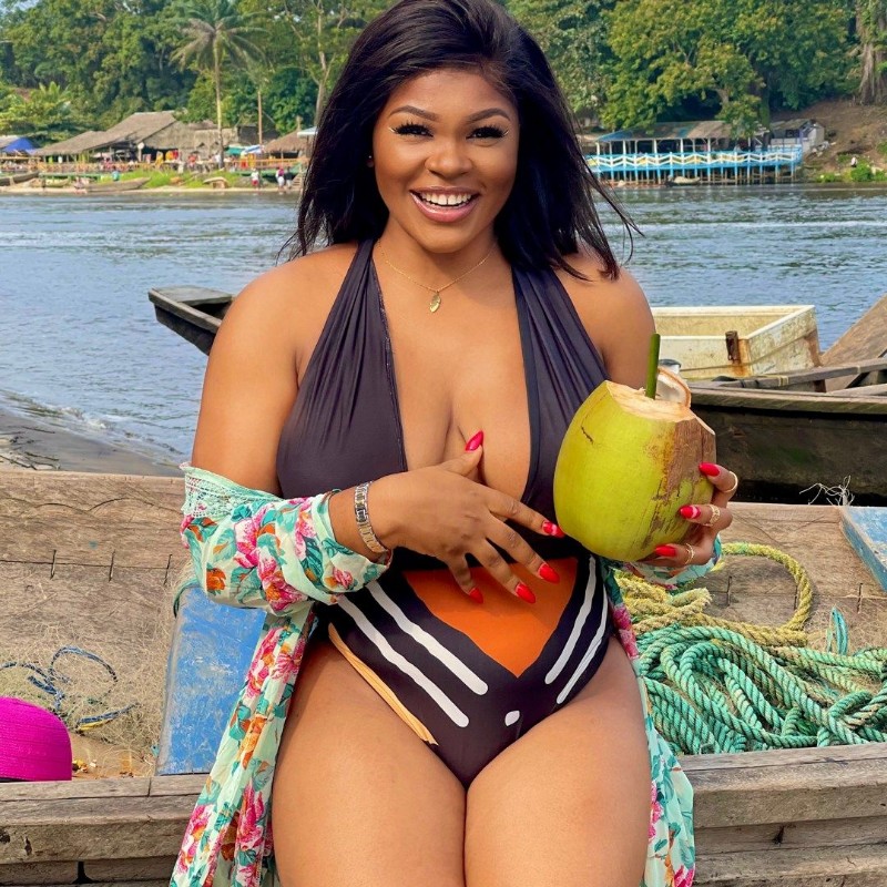 Rosine Officiel À Douala (@rosineofficiel0) | Snapchat Stories, Spotlight & Lenses