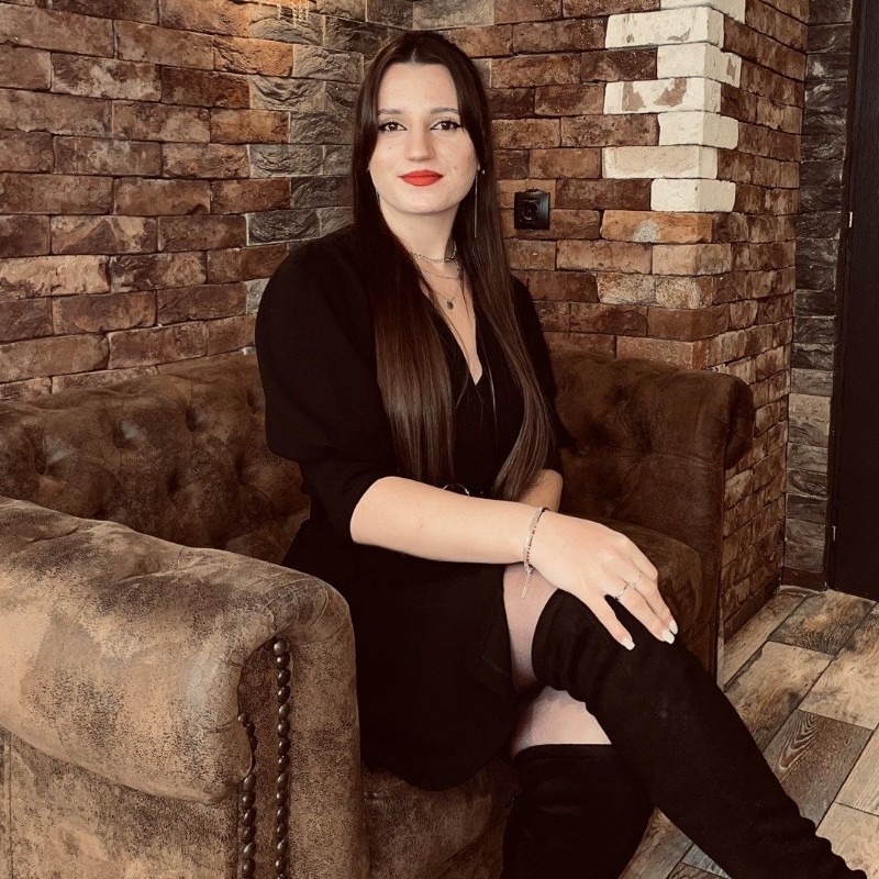 Roxana (@roxana.caliman) | Snapchat Stories, Spotlight & Lenses