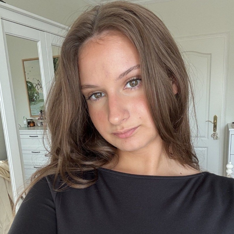 naomi 🇷🇴 (@rtgnaomi) | Snapchat Stories, Spotlight & Lenses