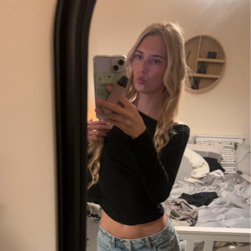 rubes 🍒 (@ruby_f1140) | Snapchat Stories, Spotlight & Lenses