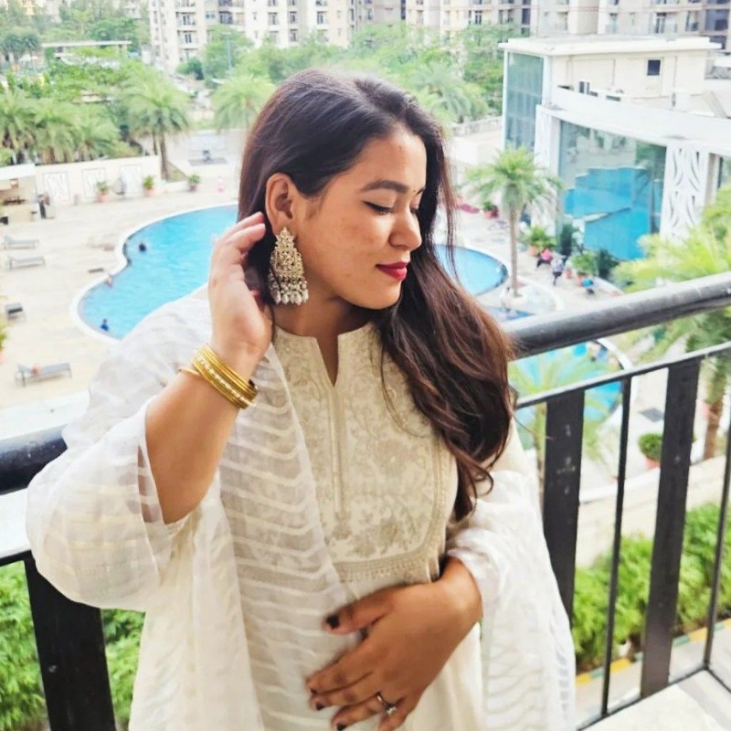 Rashmi Rawat (@rwtrishu) | Snapchat Stories, Spotlight & Lenses