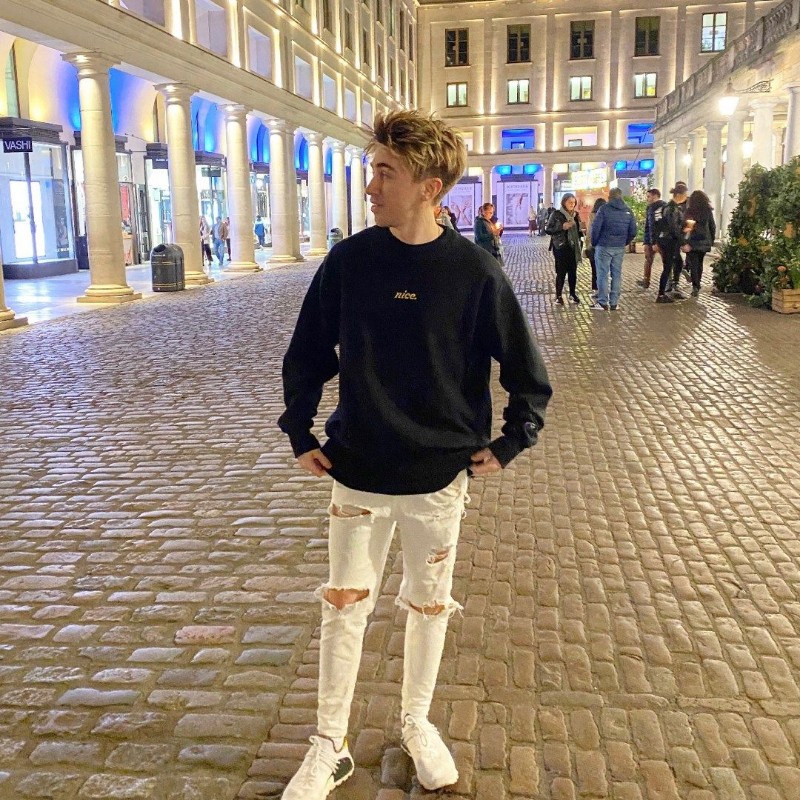 Bucks (@ryanhughestv) | Snapchat Stories, Spotlight & Lenses