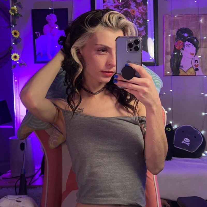 Astrid M (@sadgirlastrid2) | Snapchat Stories, Spotlight & Lenses