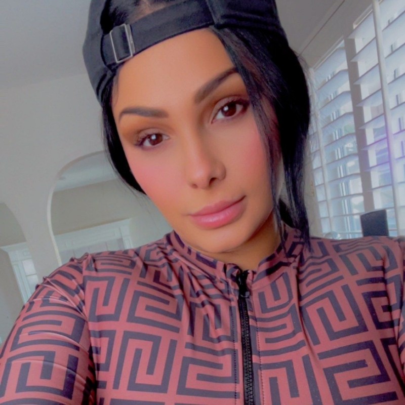 Sarah Holms (@sag_c1984) | Snapchat Stories, Spotlight & Lenses