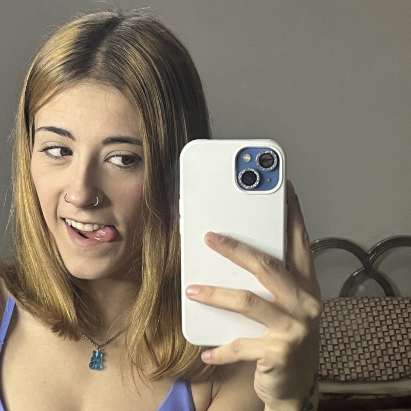 Sandra Rojo (@sandraseeny) | Snapchat Stories, Spotlight & Lenses