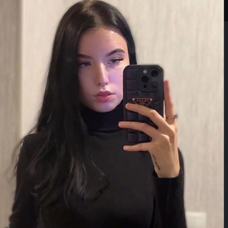 Sara Buzz (@sara_buz) | Snapchat Stories, Spotlight & Lenses