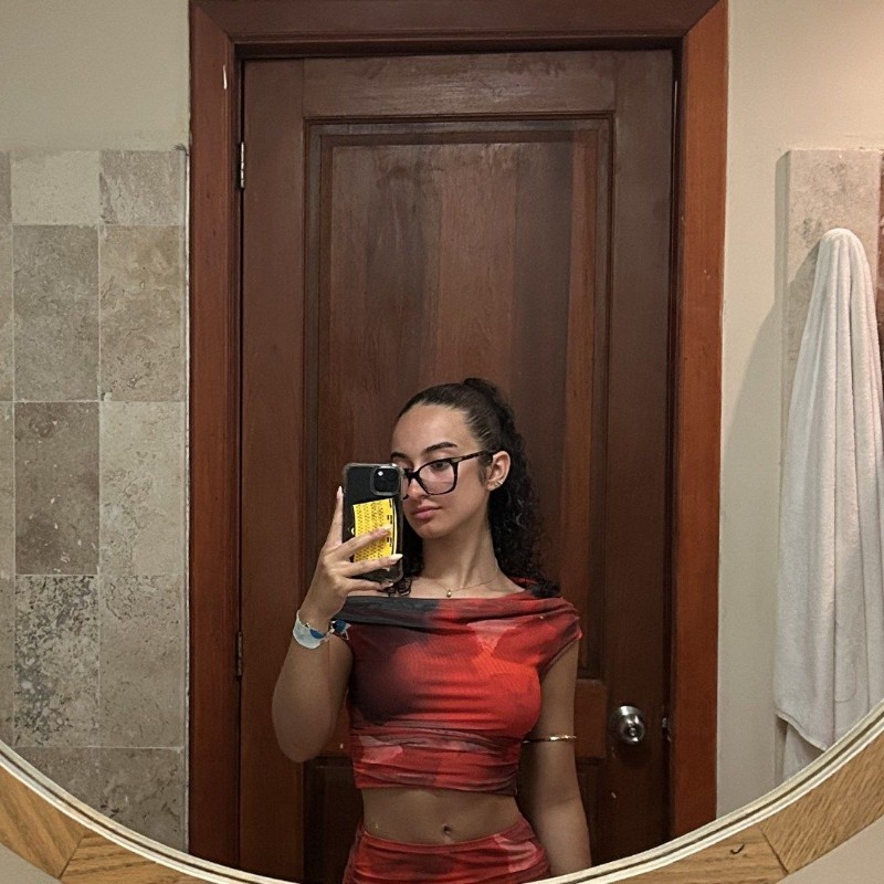 sarahhh (@sarahsenecal) | Snapchat Stories, Spotlight & Lenses