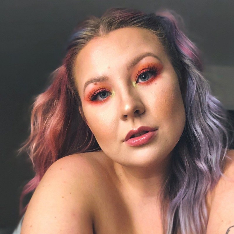 Sara Songbird (@sarasongbird) | Snapchat Stories, Spotlight & Lenses