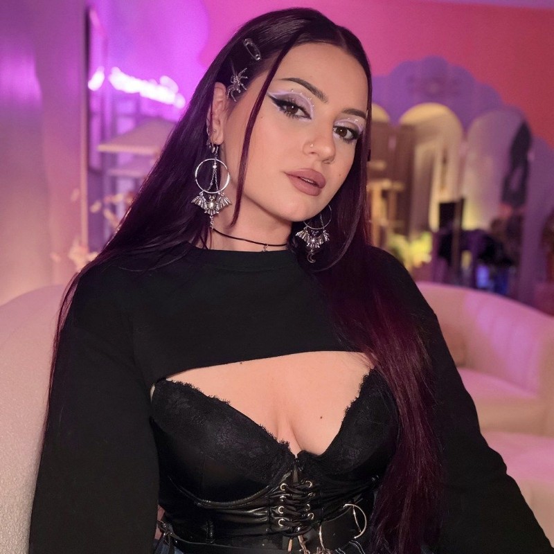 Sarina Nexie (@sarinanexie) | Snapchat Stories, Spotlight & Lenses