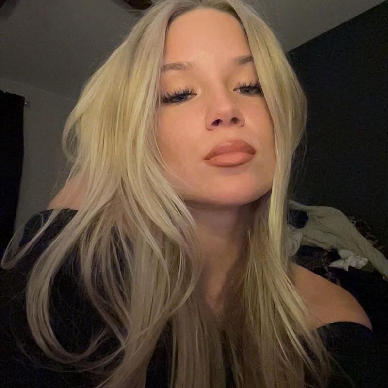 Sav (@savannahhowatt) | Snapchat Stories, Spotlight & Lenses