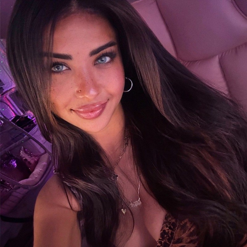 Selena Lopez (@selenalenaxx) | Snapchat Stories, Spotlight & Lenses