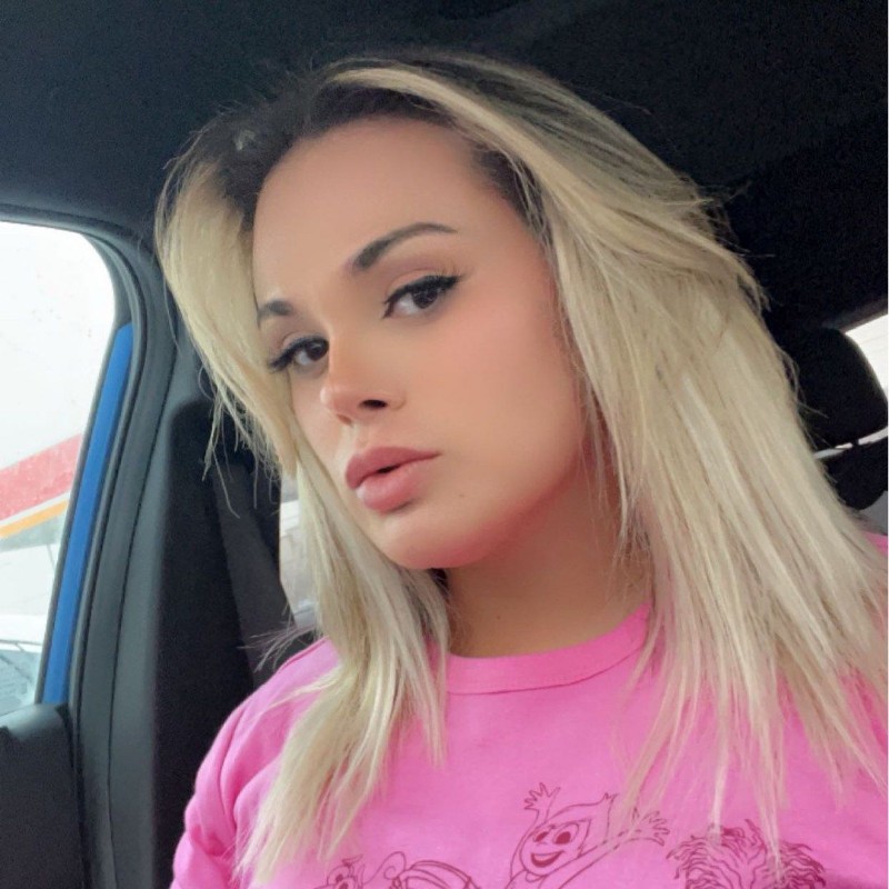 Alondra Falcon (@servandoaragone) | Snapchat Stories, Spotlight & Lenses