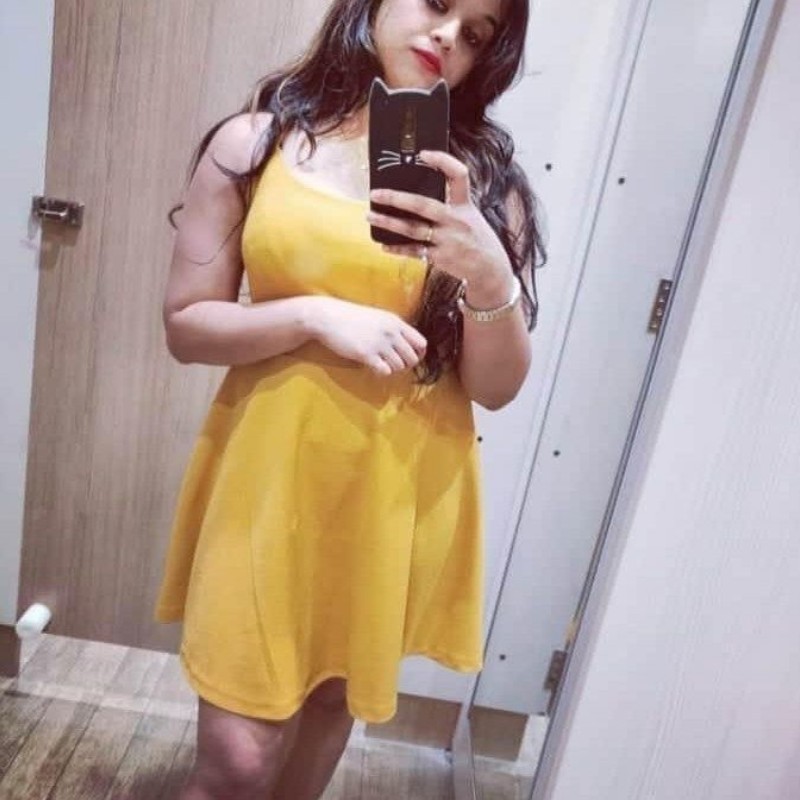 Suhani Sharma (@sexiest_mess) | Snapchat Stories, Spotlight & Lenses