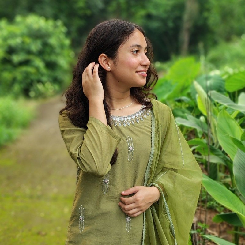 𝗣𝗿𝗶𝘆𝗮𝗻𝗸𝗮🤍 (@sharma.pihu14) | Snapchat Stories, Spotlight & Lenses