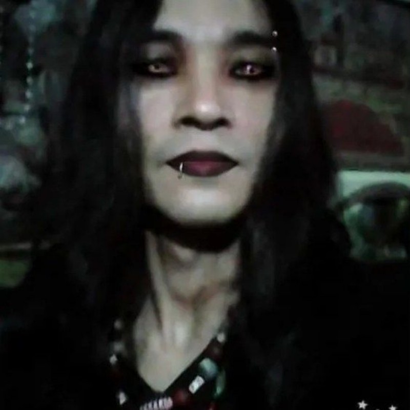 shinelaywinhtwe(@shinelayw) | เรื่องราว Snapchat ตลอดจน Spotlight และเลนส์