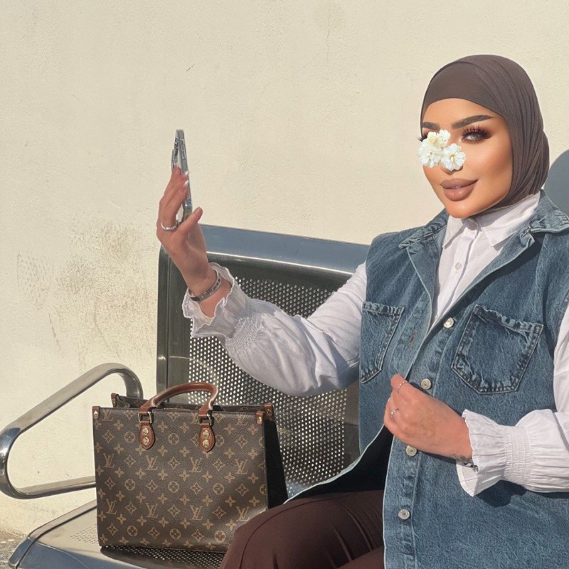 S Q (@shll_25) | Snapchat Stories, Spotlight & Lenses