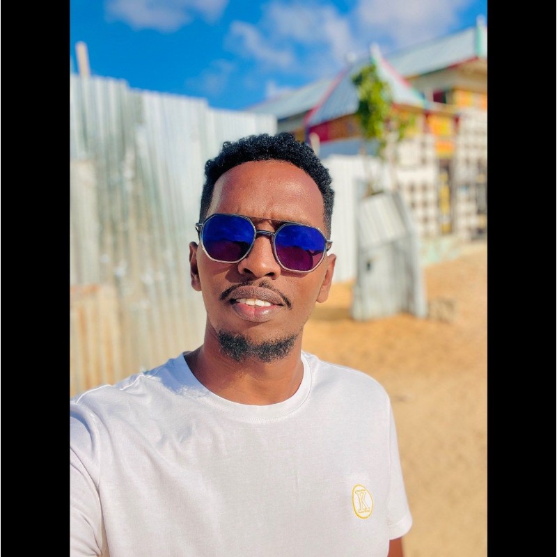 apdulkadir Abokar (@siigaale5) | Snapchat Stories, Spotlight & Lenses