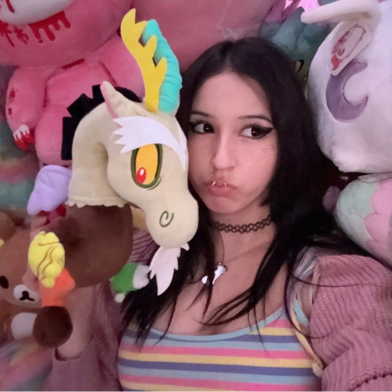 Kitty 🐾🍡 (@sillykittygirll) | Snapchat Stories, Spotlight & Lenses