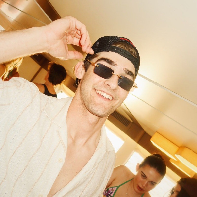 Olaf (@snowmansniper) | Snapchat Stories, Spotlight & Lenses